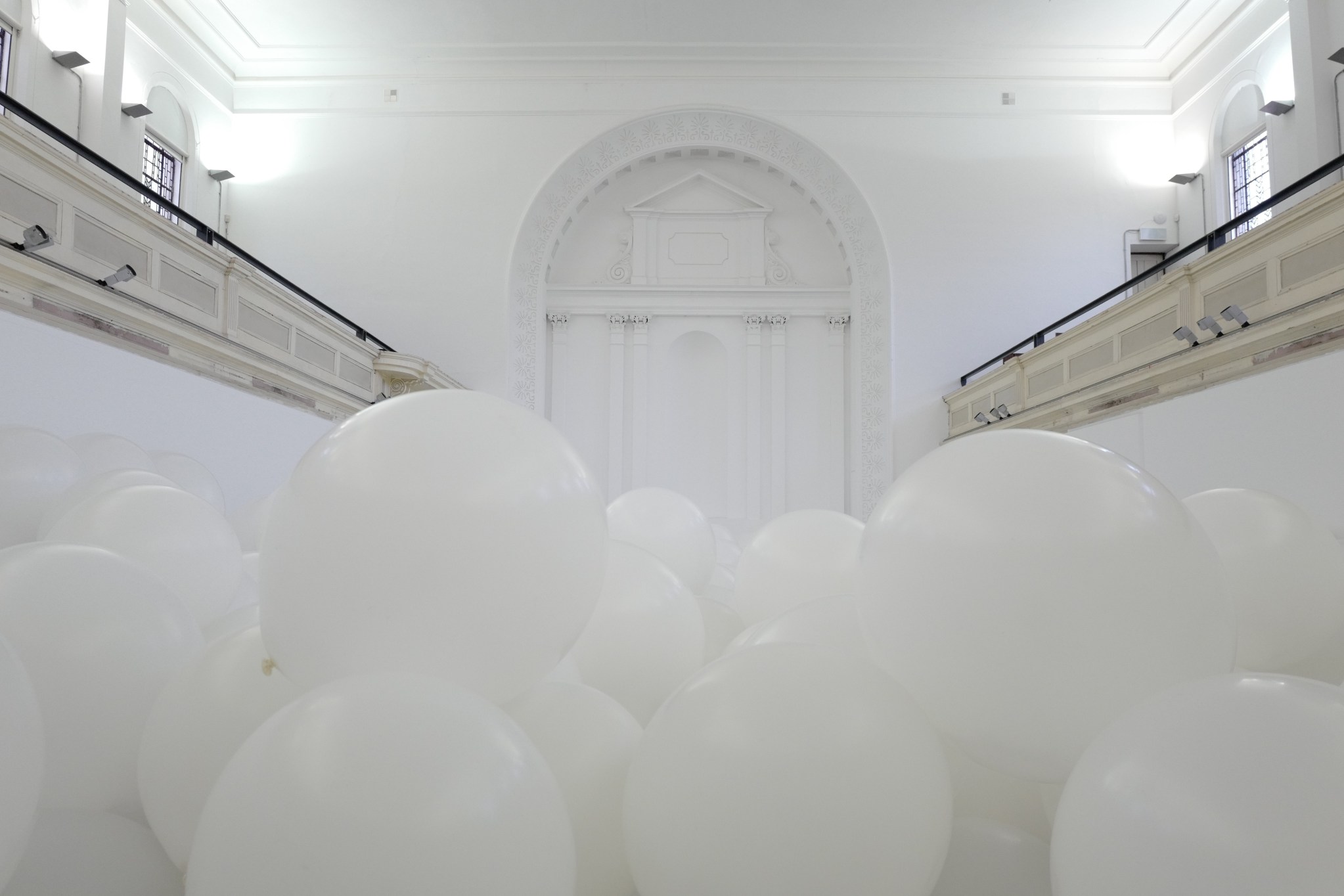 600+ White Balloons – Martin Creed: Everything is going to be alright ...